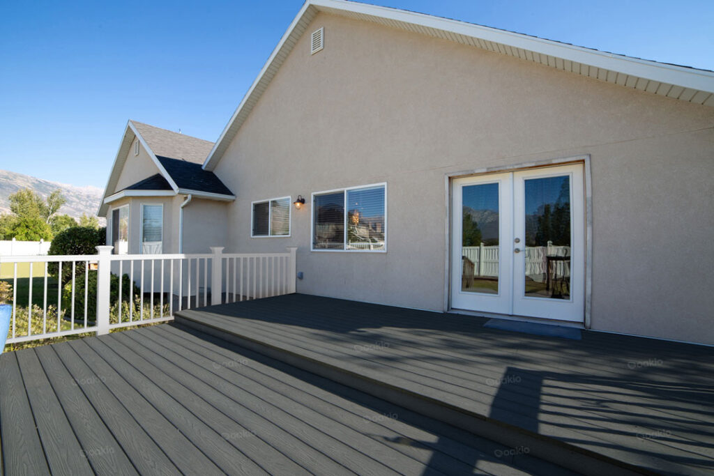 Iniwood Decking - Premium Quality Composite Decking | Oakio