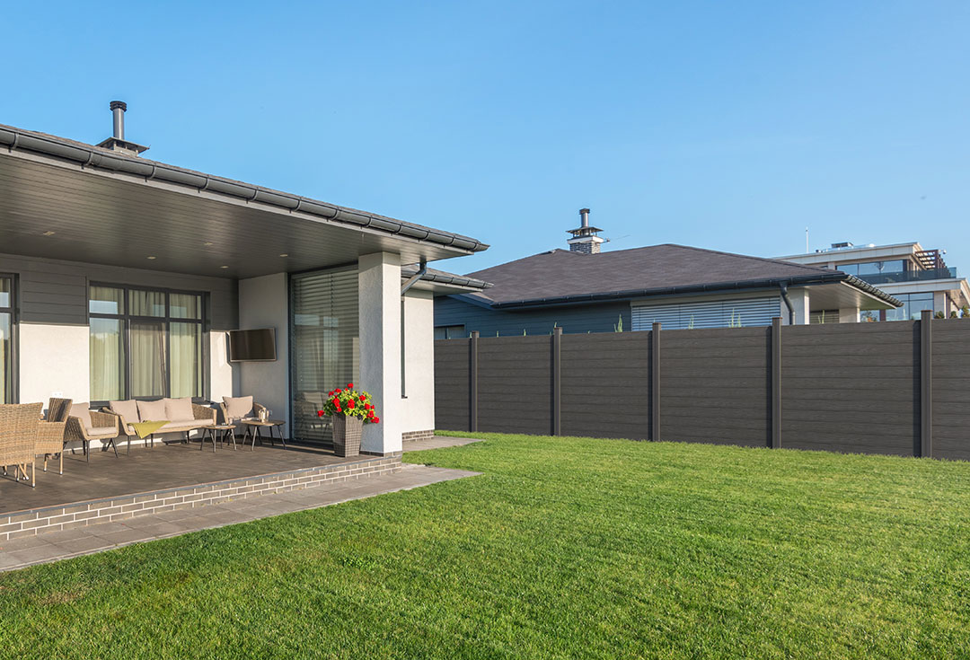 Beautiful Iniwood Fencing for Premium Outdoor Spaces | Oakio