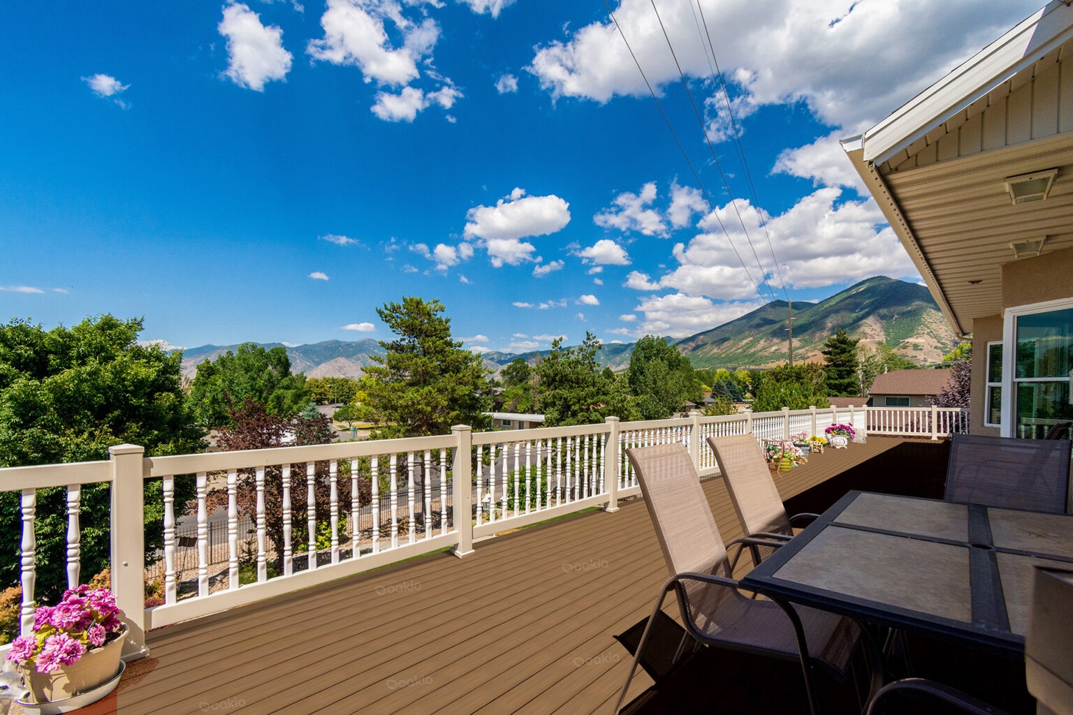 Composite Railings for Decks: An In-Depth Guide to Your Options - Oakio ...